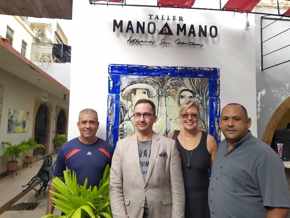 La artista canadiense Ingrid Bachmann visita el taller Mano a Mano ...